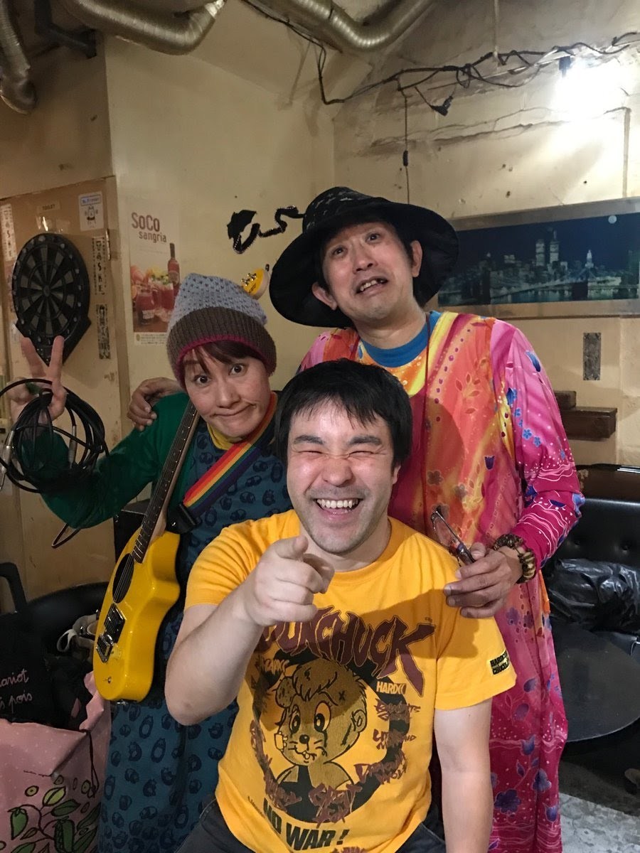 どうにかせにゃならぬ「帰還兵と猫の膣」と、ソロ、最後の一葉を散らす風情。: Hinden-san (ひんでん さん)